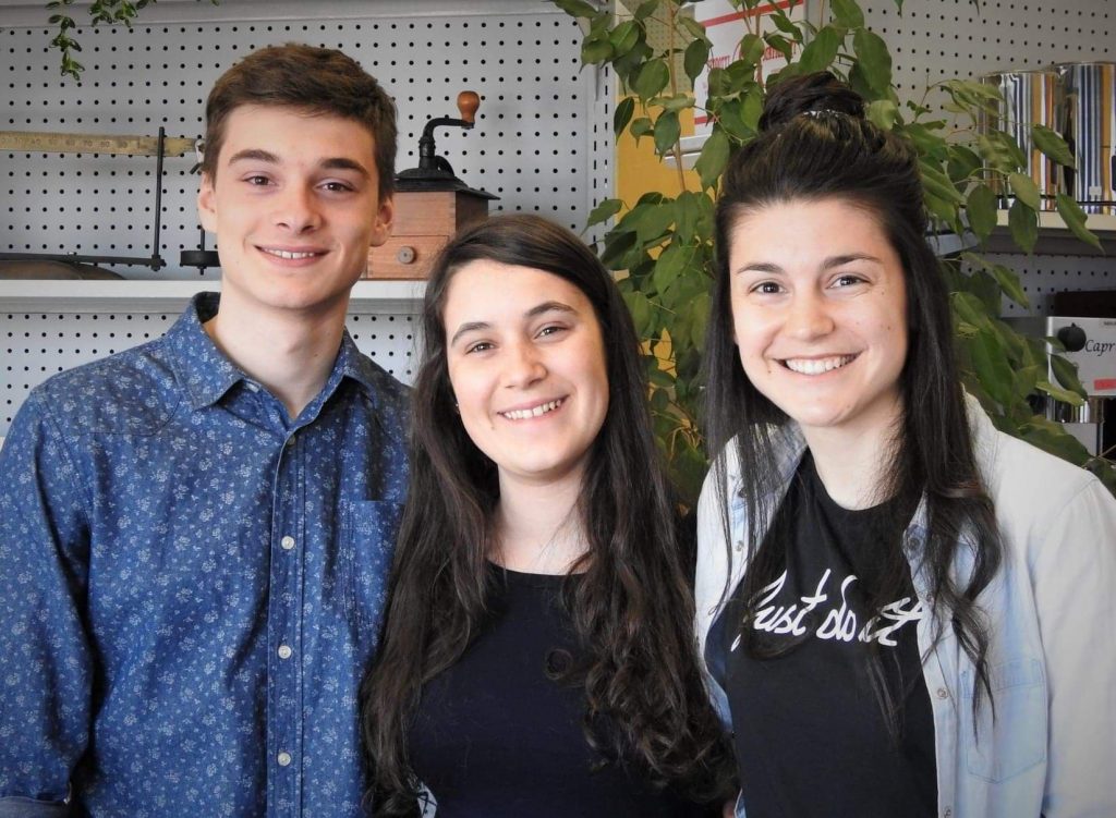 Andréanne Cyr, Jordan Chiasson et Laurence Leblanc au coucher du soleil ...